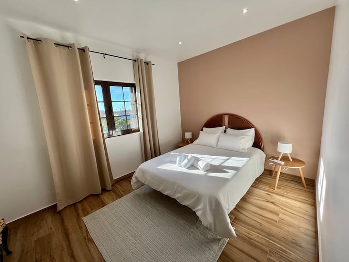 Boutique Apartment W/ Balcony  | A/c & Parking - Lagos