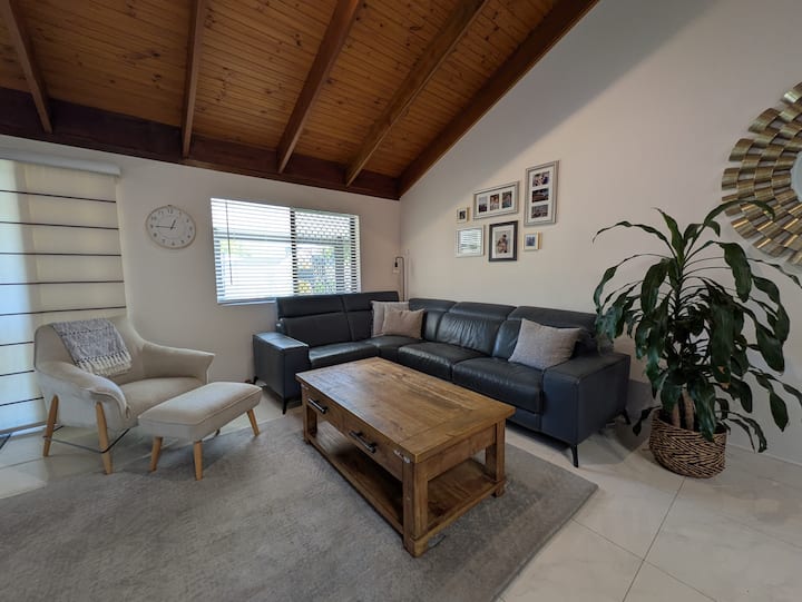 Sunshine Coast Getaway With Pool & Games Room - Buderim