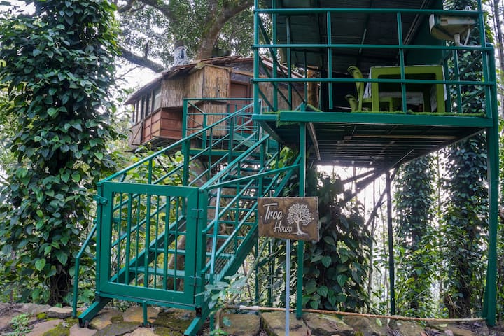 Tipperary Treehouse - Valley View For Honeymooners - Yercaud