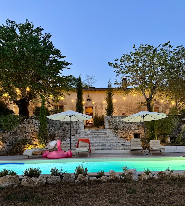Stunning French Farmhouse With Heated Pool - Brantôme en Périgord