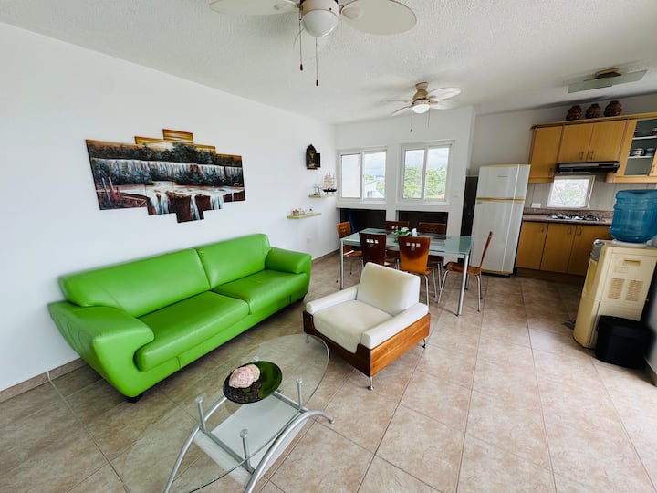 Acogedor  Departamento En Tonsupa, Esmeraldas. - 