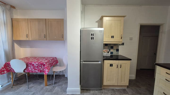 Newly Renovated Room For Two! - Central London