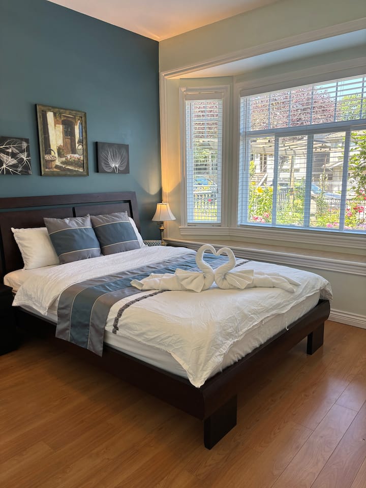 2 Bedroom Suite 15 Min To Downtown - Burnaby