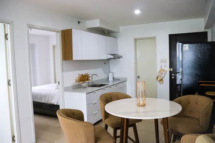 Large Modern 2 Br Condo Near Airport And Sm Mall - Parañaque