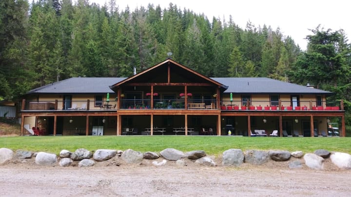 Six Mile Creek Ranch & Guesthouse - British Columbia