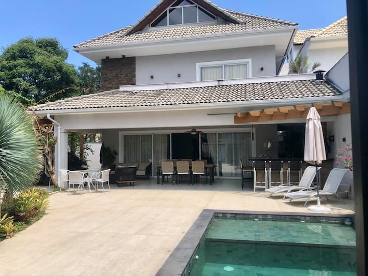Linda Casa Com Piscina Próximo A Av. Das Américas - Rio de Janeiro