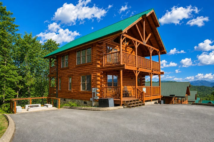 Bear-riffic View | Hot Tub, Games & Scenic Decks - Walland, TN