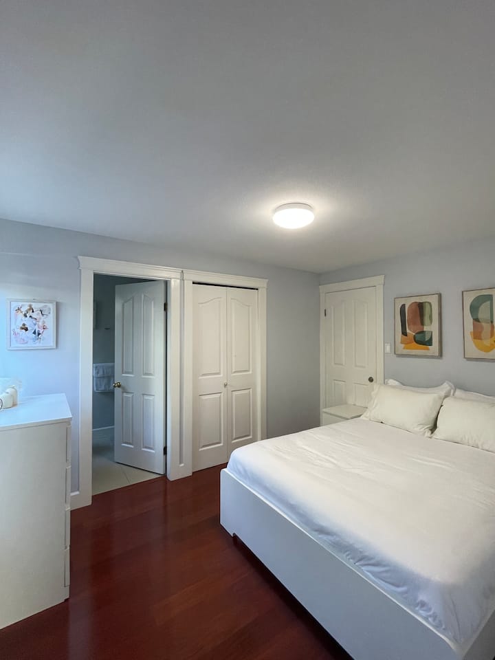 Bright And Spacious One-bedroom Suite - 列治文