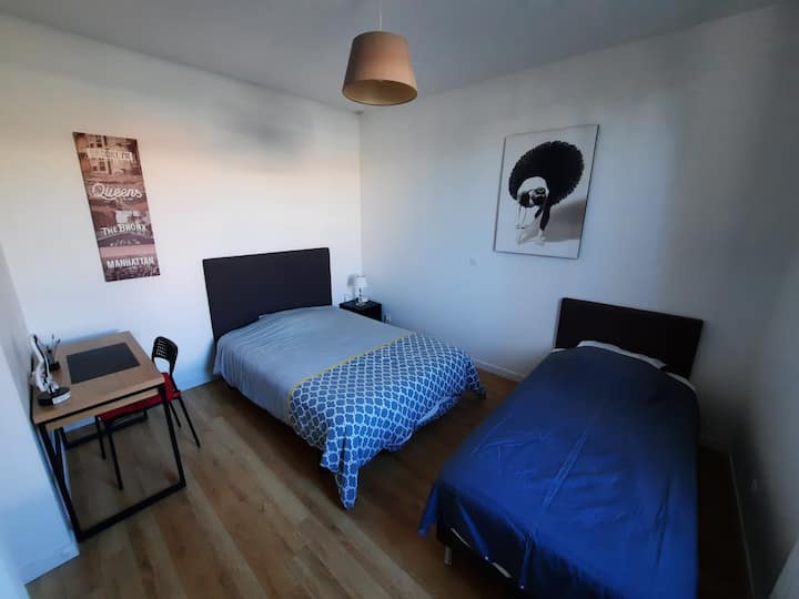 Chambre Dans Une Maison Atelier - Bordeaux