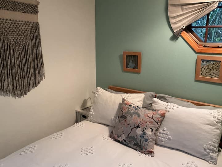 Urban Mini Studio/own Entrance & Bath - Eugene, OR