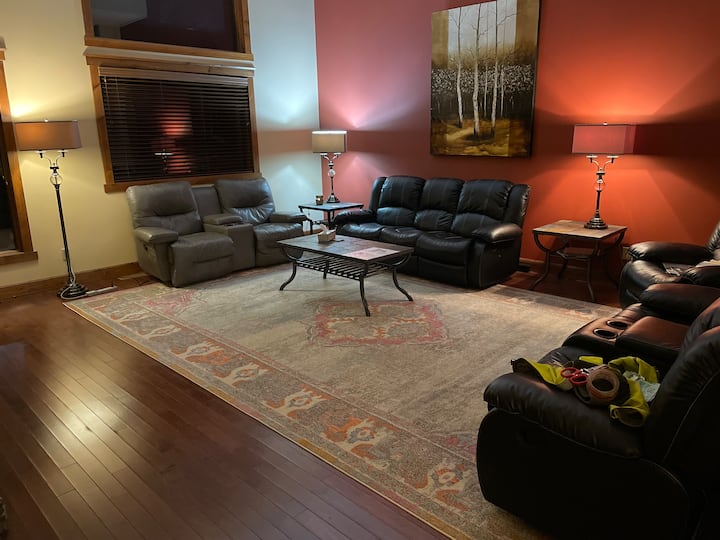 Spacious Condo On The Ski Hill (License 16384) - Kimberley, BC, Canada