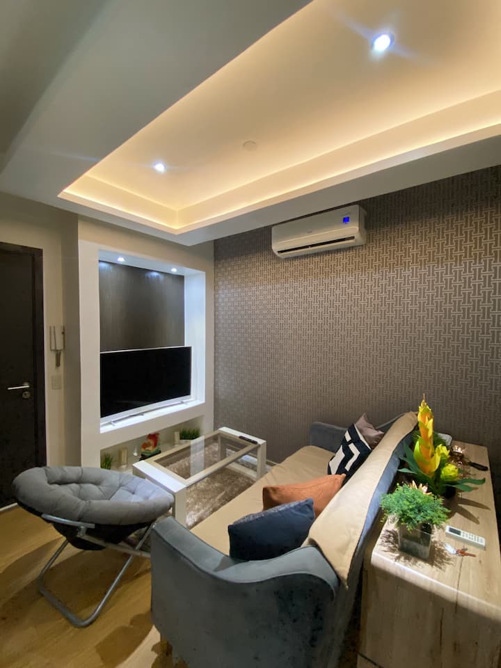 Condo In Mandaluyong, 2-br Luxury Apartment - Manille