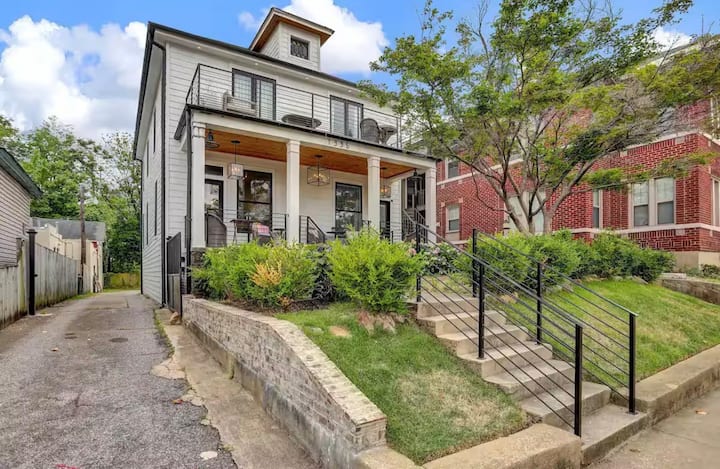 June Promo - Posh Pink Pad - Walk To Overton Sq - Memphis, TN