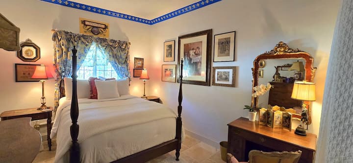 1 Queen Bed/shared Bath/kitchen/pool - Naples, FL