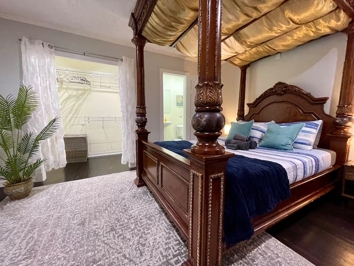 Spacious Retreat! Beach Just 1 Mile! Private Cozy! - Long Island, NY