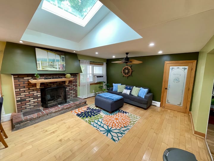 Private Getaway! Beach! Fire Pit, Bbq & Laundry! - Mastic Beach, NY