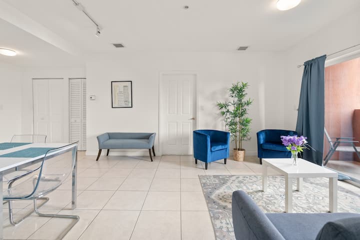 Beautiful 2 Bedroom Apartment, Great Location - Westchester, FL