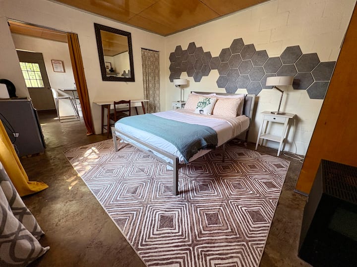 Apt On Flower Farm W/chickens, Close To Everything - Atlanta, GA