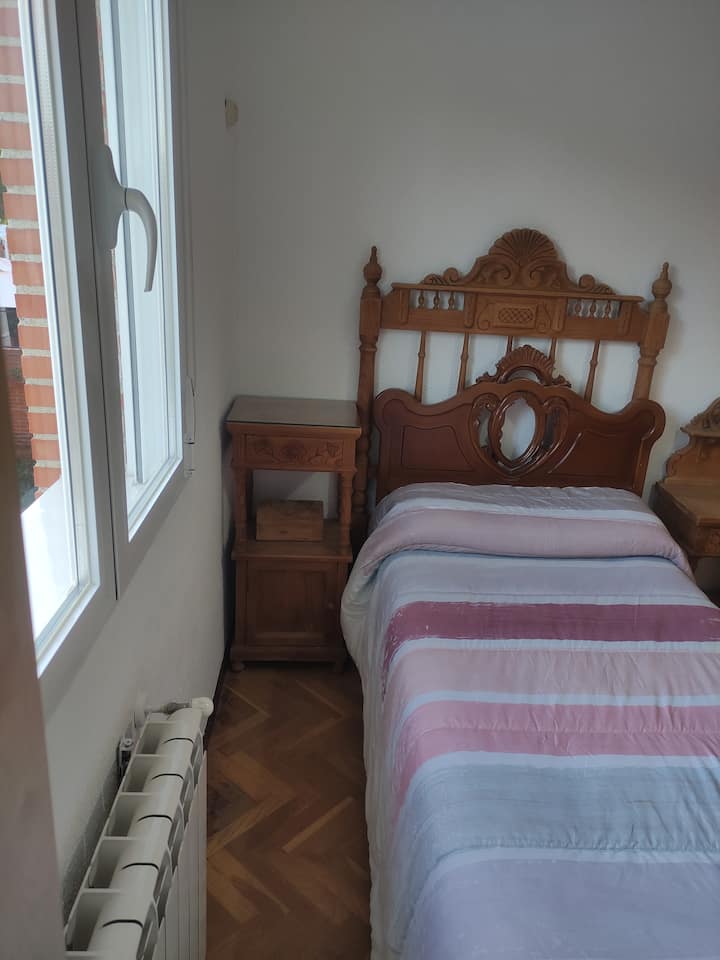 Habitación En Vivienda Unifamiliar, Chalet. - Pinto