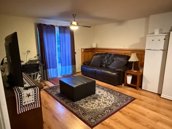 Private, Peaceful Basement W 1 Bdrm.  Sep Entrance - Colorado Springs, CO