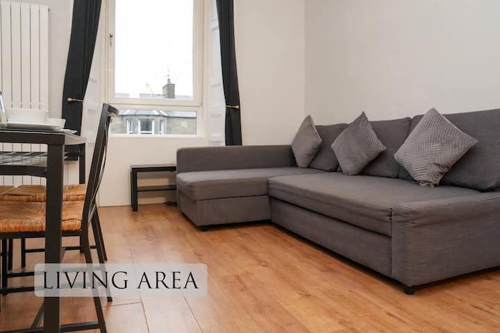 Modern City Centre Apartment In Central Hub - Edinburgh