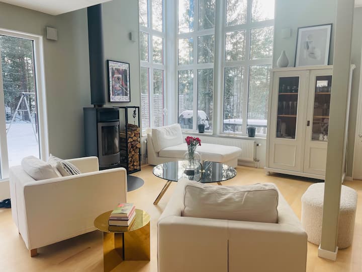 Mysigt Hus Nära Strand Och Stad - Sigtuna