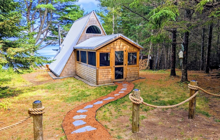 Oceanfront Cliff Cabin Camelot - Maine