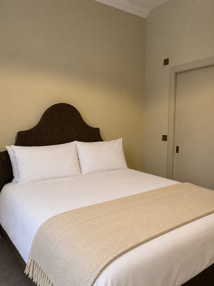 Bide Collective 3 Premium King Room - Edinburgh