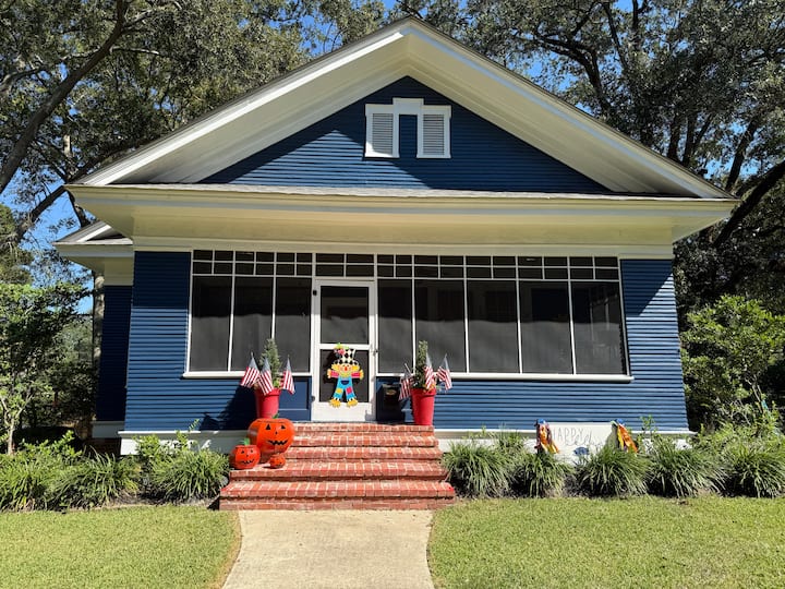Happy Blue • Craftsman Cottage • Dt Laurel  5 Mins - Laurel, MS
