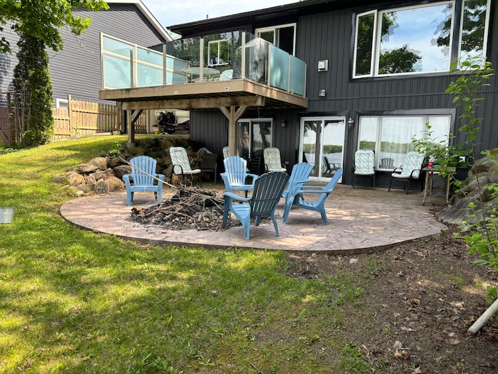 Waterfront Cottage Located On Mitchell Lake - Kawartha Lakes