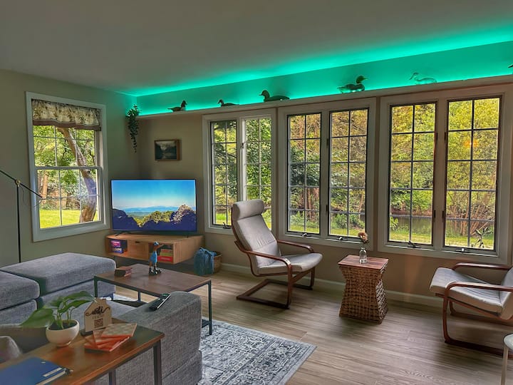 Riverfront Panoramic Cottage - Renovated 2br Cabin - Reading, PA