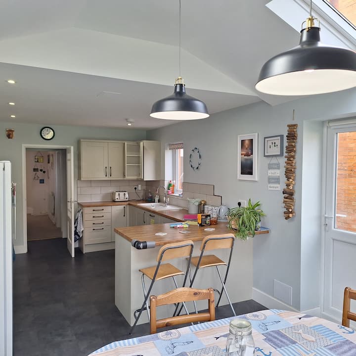 Entire Family Home Walking Distance To Beach/shops - Bournemouth
