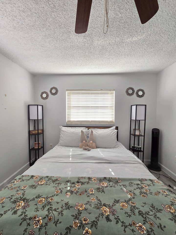 Spacious Private Room W/ Shared Bath - Altamonte Springs, FL