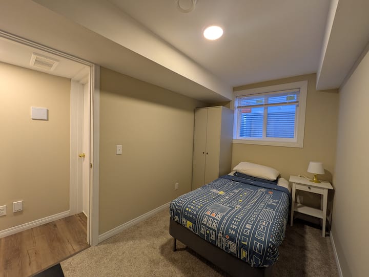 Convenient Room 103 - Legal Suite - Long Term Stay - Calgary