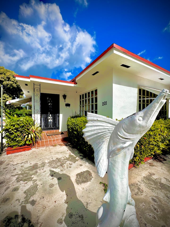 Casa Sarmiento - South Miami, FL