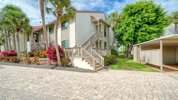 Siesta Dunes, A Sprinkle Of Irish Charm - Siesta Key, FL