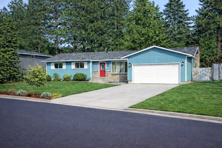 Premium 5 Bedroom Home-theatre, Spa, Gym & Arcade - Spokane, WA