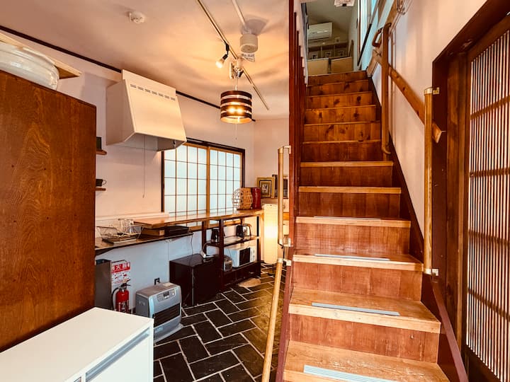 202号室忍者ハウス　寝室防音・玄関2重鍵（１名あたり価格。人数分で予約。宿泊定員4人) - Sendai