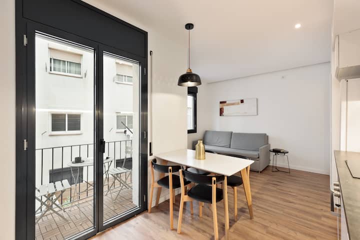 Urban Chill | 2-bedroom Apartment With Balcony - Castelldefels