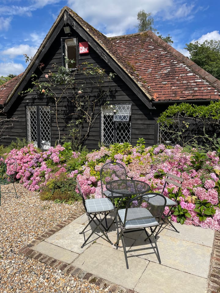 The Dairy, Haslemere - Direct Access To Black Down - United Kingdom