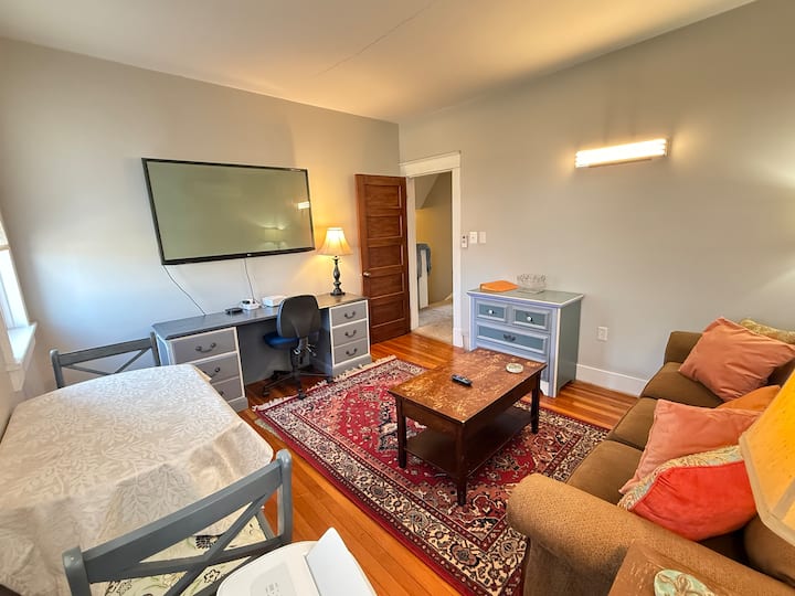 Charming 2nd Floor Apartment Downtown Frederick - Frederick, MD