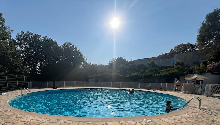 Studio
Terrasse, Piscine, Parking 
Antibes -Cannes - Valbonne
