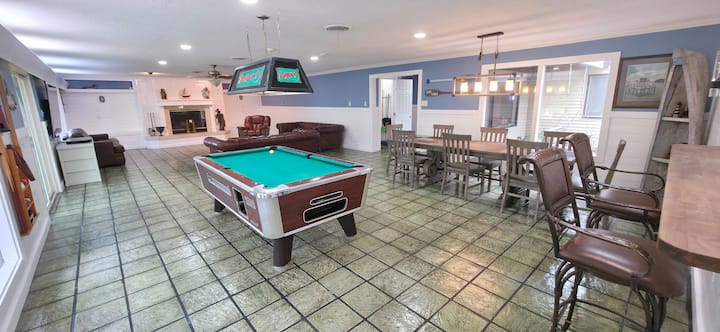 Nice Waterfront 3,000 Sq Ft House Great For Fishing! Very Convenient Location! - Willis, TX