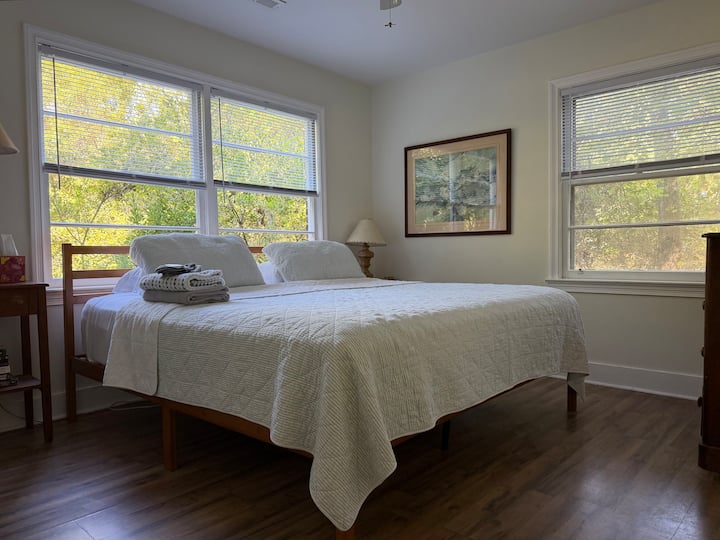 Between Downtown & Folly, Pets Welcome, Huge Yard - Charleston, SC
