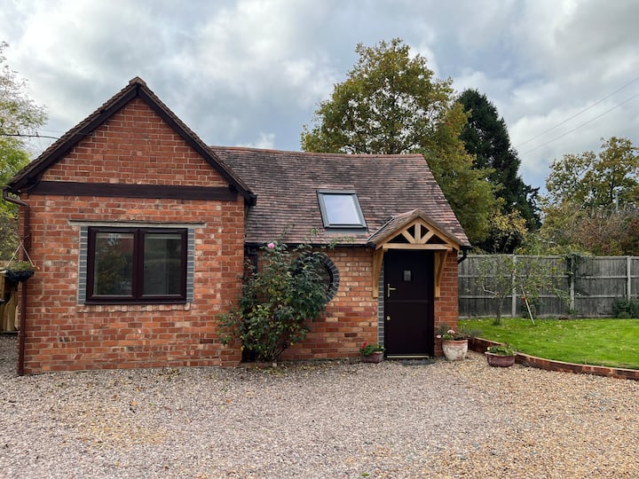 The Coach House (Balsall Common, Near Nec) - Birmingham Airport (BHX)