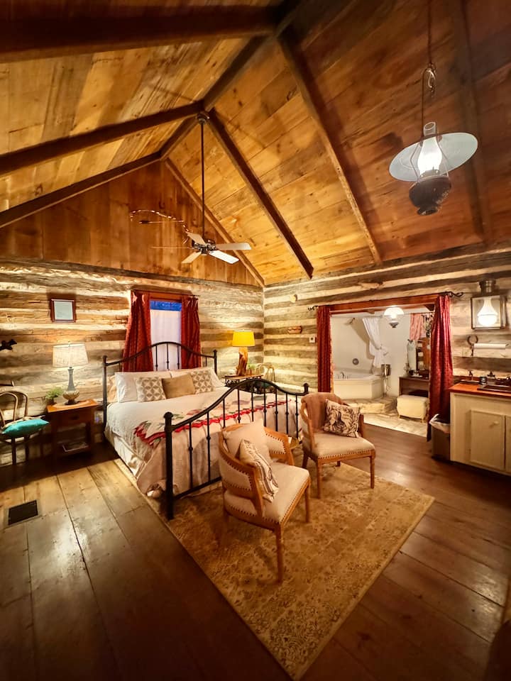 Abigail's Cabin Built In 1880 - Fredericksburg, TX