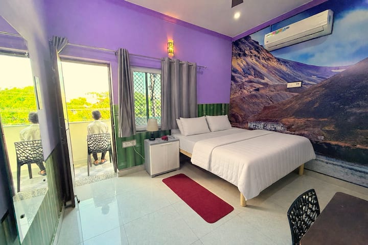 Room With Balcony Near Taj@ Anukampa Guest House - Agra