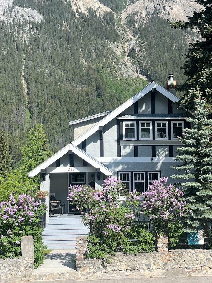 The Old Doctors House Guesthouse - Alberta