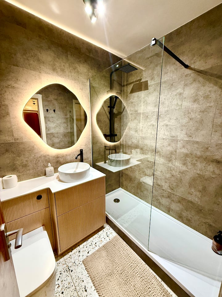 Green Room - Music - Free Parking - Glasgow