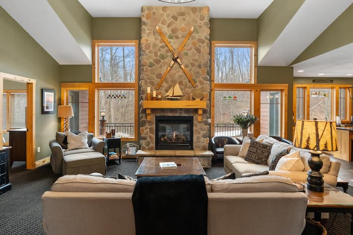 Ski-in/ski-out - Your Premier Four Seasons Escape! - Harbor Springs, MI